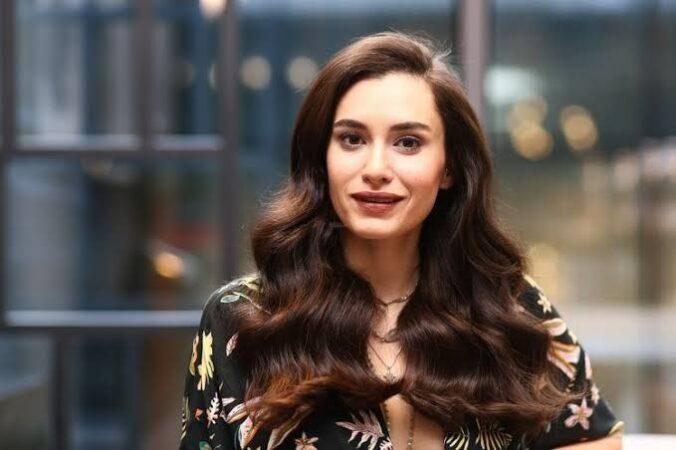 Hande Dogandemir Height, Husband Net Worth Explore Secrets