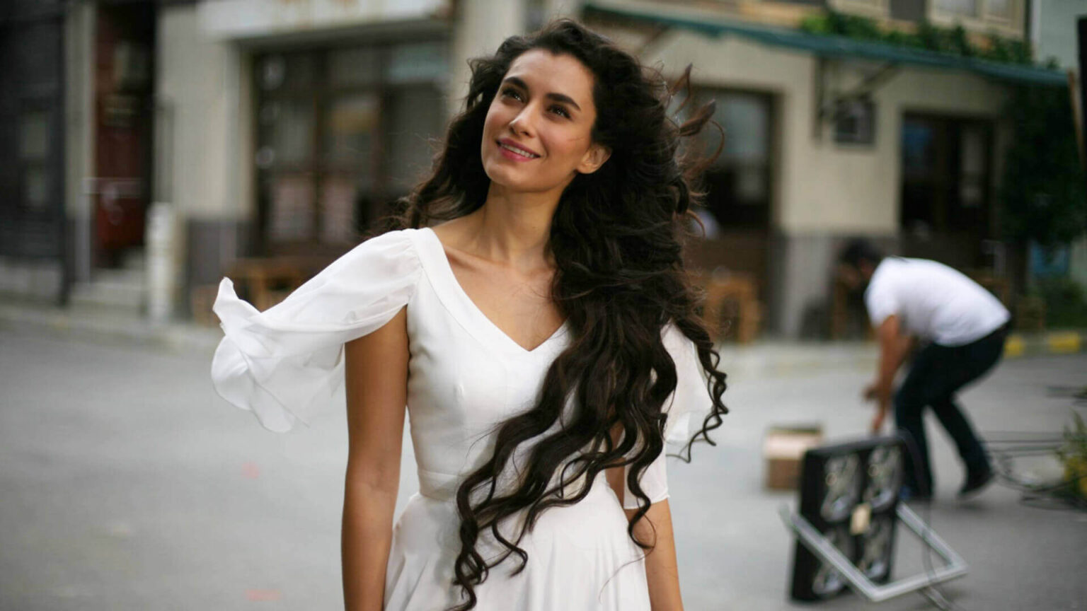 Hande Dogandemir Height, Husband Net Worth Explore Secrets