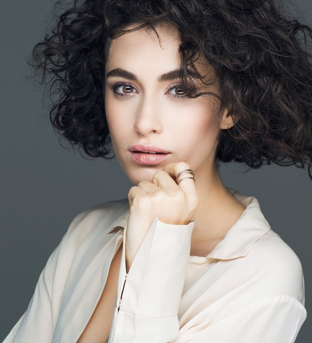 Hande Dogandemir Height, Husband Net Worth Explore Secrets
