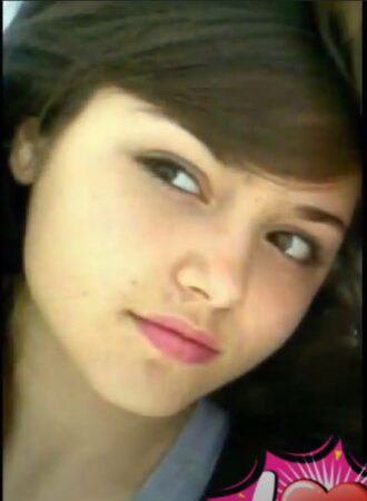 Hande Erçel Age, Height Husband Net Worth Explore Secrets